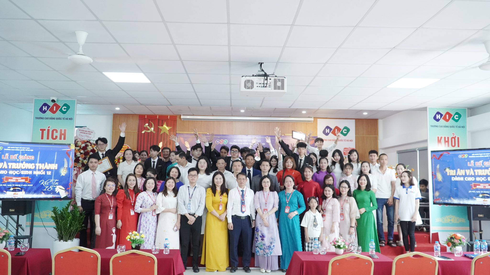 Lễ Bế giảng tri ân và trưởng thành – Dấu ấn tuổi 18 của học sinh khối ...