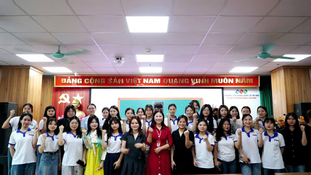 Tỏa Sáng Đam Mê – Vinh Danh Tài Năng: Lễ Trao Giải Sinh Viên Tiêu Biểu ...